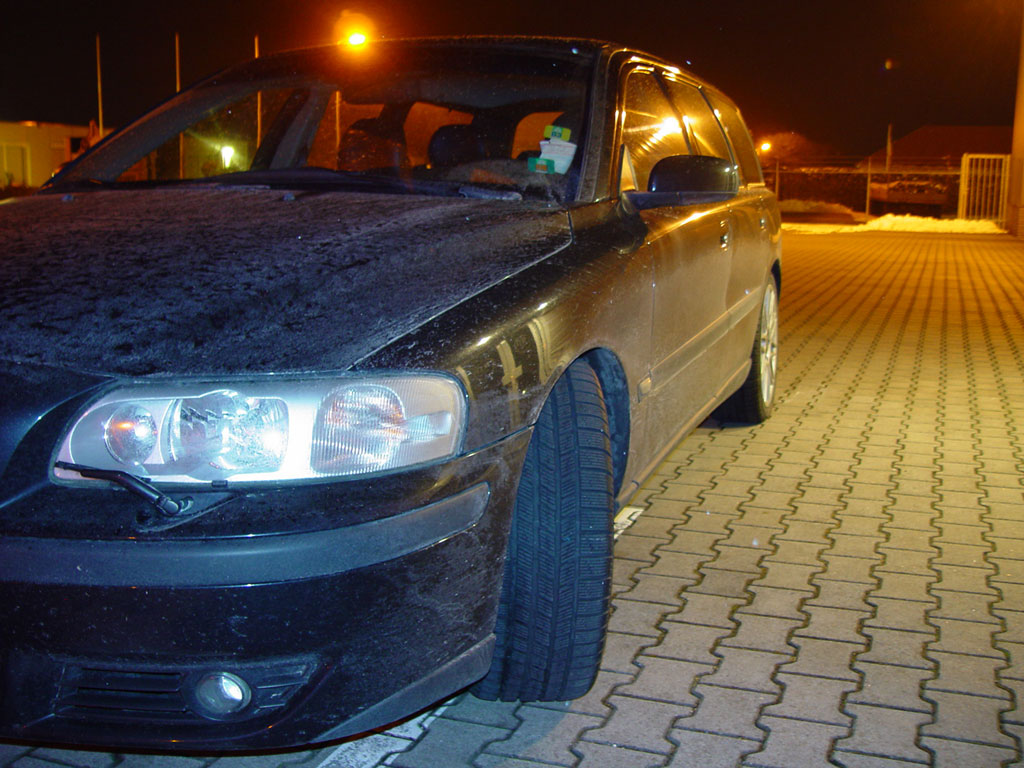 V70R Magic Blue at night (with PZero Corsa's) | SwedeSpeed - Volvo ...